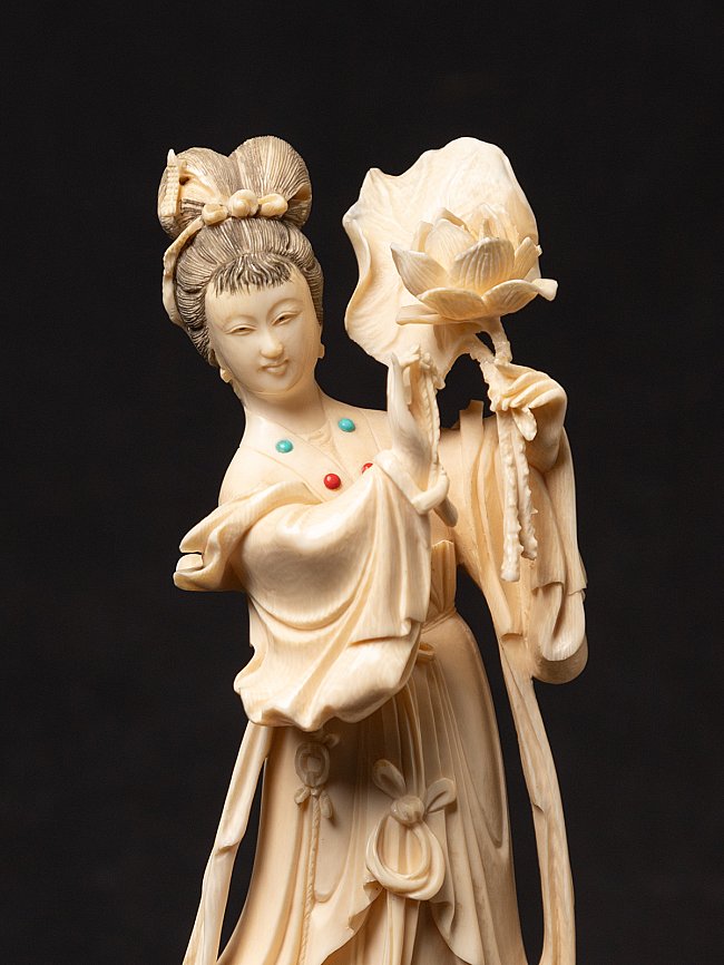 Antique pair of Japanese Ivory Geisha statues from Japan