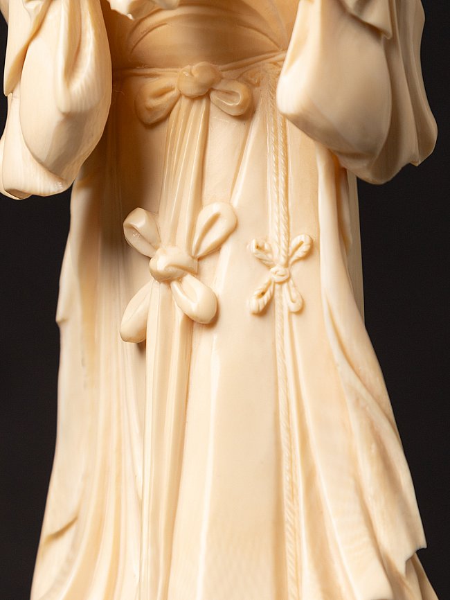 Antique pair of Japanese Ivory Geisha statues from Japan