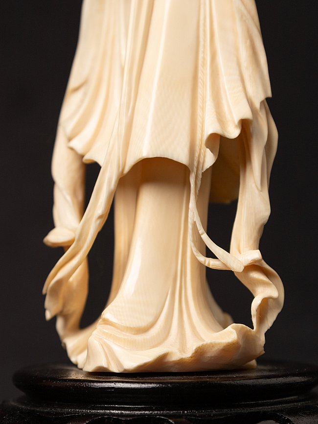 Antique pair of Japanese Ivory Geisha statues from Japan