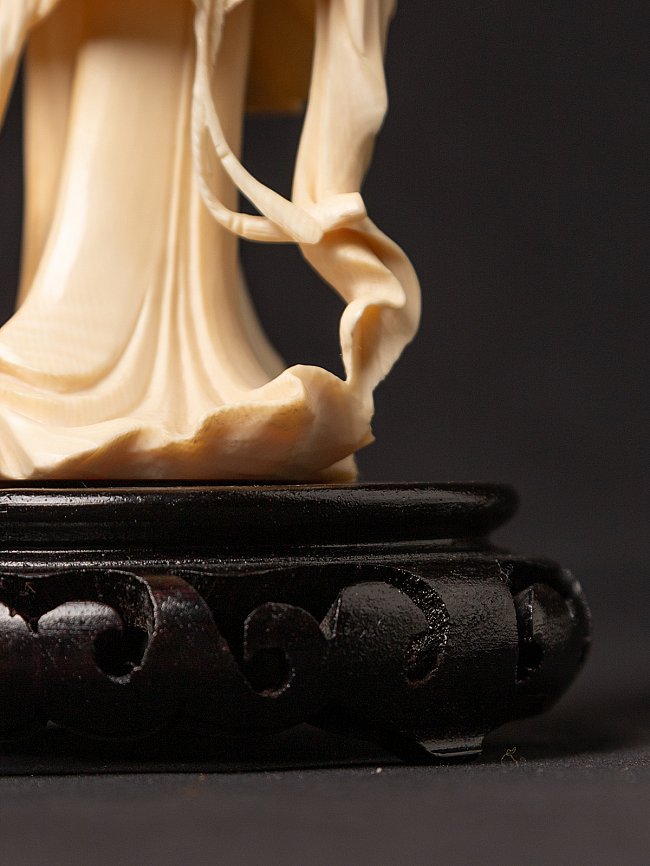 Antique pair of Japanese Ivory Geisha statues from Japan