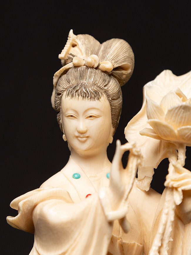 Antique pair of Japanese Ivory Geisha statues from Japan