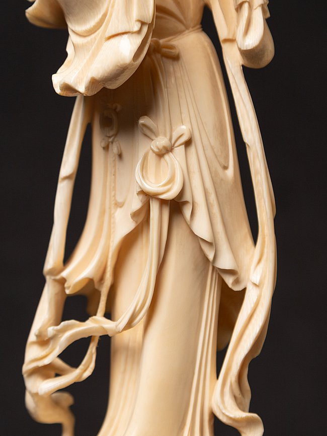 Antique pair of Japanese Ivory Geisha statues from Japan