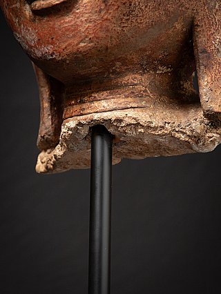 Groot antiek stucco Boeddhahoofd uit Birma (Myanmar)