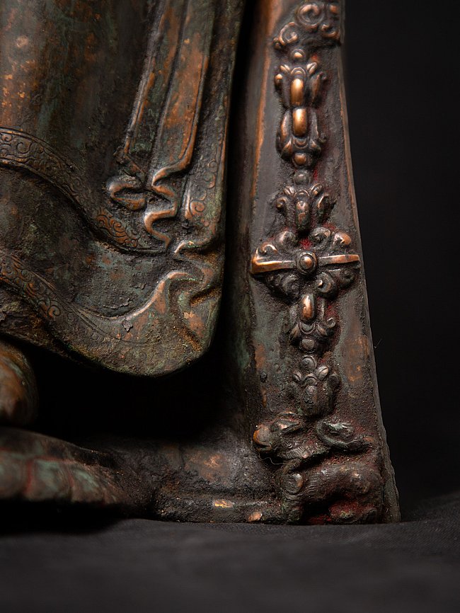 Antike bronzene nepalesische Maitreya Buddhafigur aus Nepal