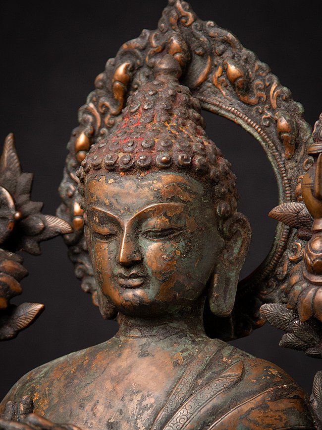 Antike bronzene nepalesische Maitreya Buddhafigur aus Nepal